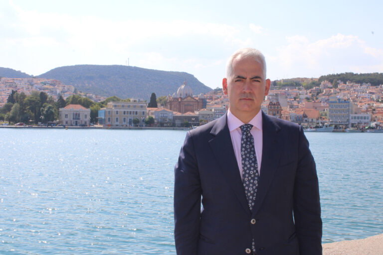 ΣΤΗ ΛΕΣΒΟ Ο ΠΡΟΕΔΡΟΣ ΤΟΥ ΚΕΘΕΑ ΧΡΙΣΤΟΣ ΛΙΑΠΗΣ: «Δεν είναι άνθρωποι 2ης ...