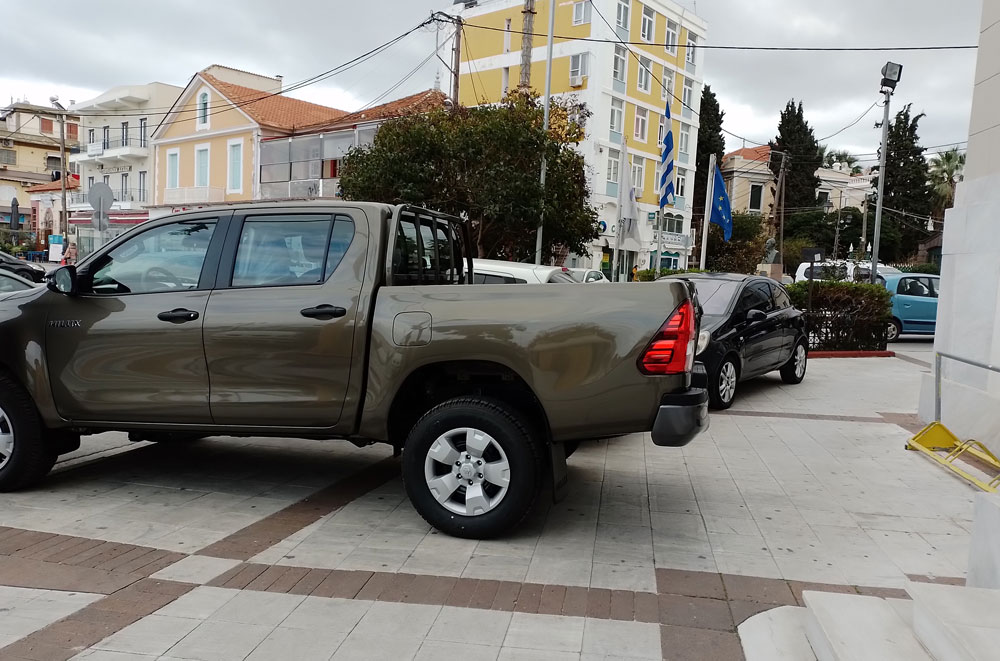 Με νέα οχήματα εξοπλίζει υπηρεσίες η Περιφέρεια - Τα Νέα της Λέσβου