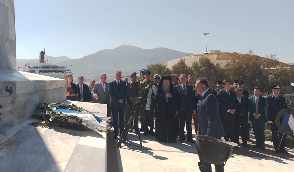 2-καταθεση-στεφανων-αγαλμα-ελευθεριας - Τα Νέα της Λέσβου