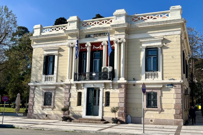 Φωταγώγηση του παλαιού Δημαρχείου για καλό σκοπό - Τα Νέα της Λέσβου